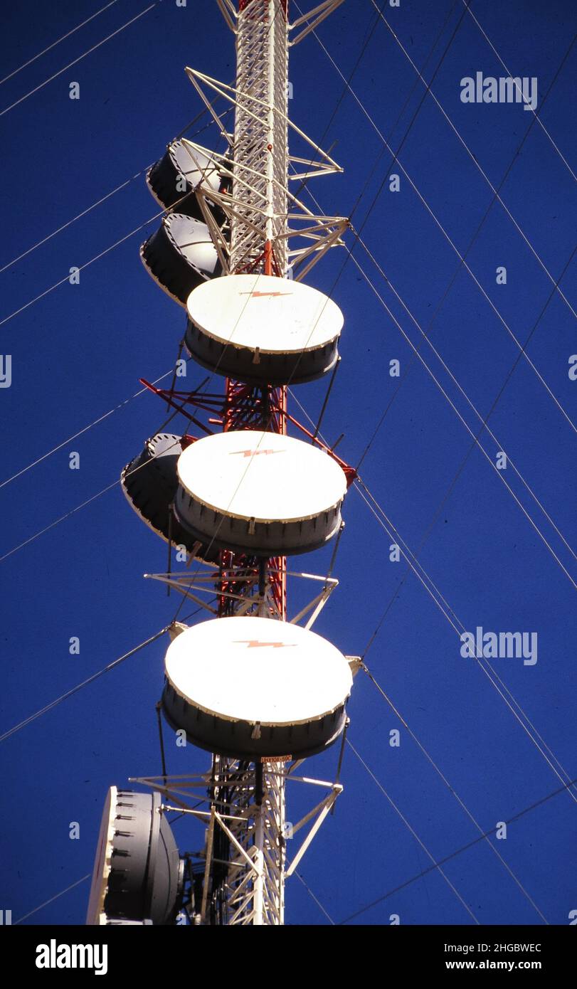 Midland, Texas USA 1994: Microwave relay towers FCC regulated common ...