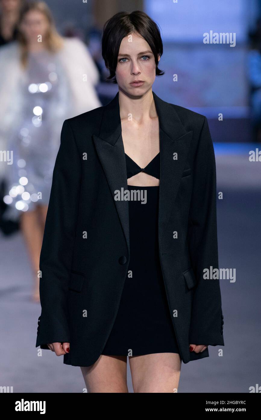 Paris, France. 19th Jan, 2022. Edie Campbell at AMI Fall/Winter 2022-23 ...