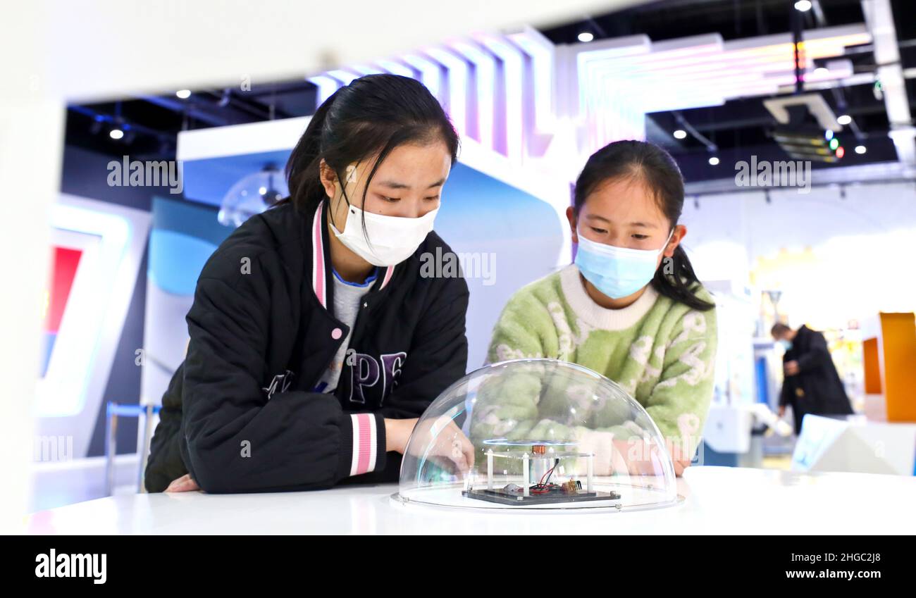 ZHANGYE, CHINA - JANUARY 19, 2022 - Children observe the changes of ... ZHANGYE, CHINA - JANUARY 19, 2022 - Children observe the changes of ...