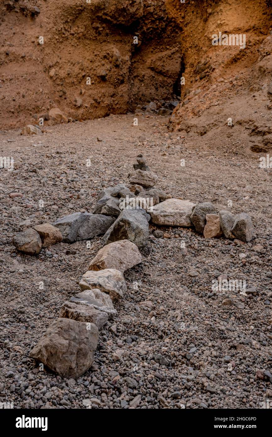 Rock Arrow Pointing To Hidden Slot Canyon in Sidewinder Canyon in Death ...