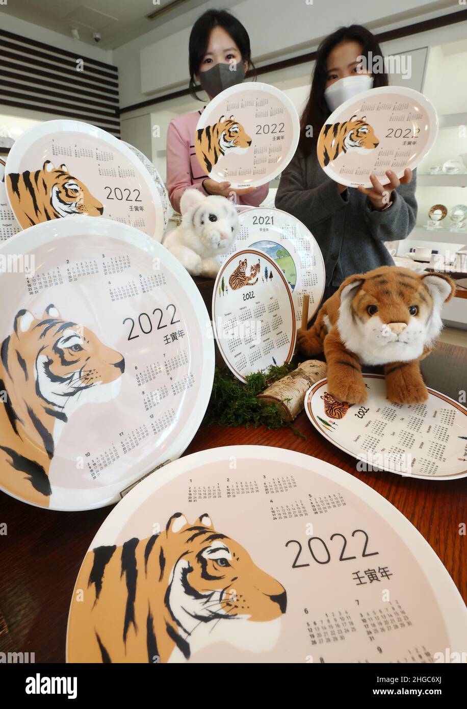 20th Jan, 2022. Calendars for Year of Tiger Employees display porcelain ...