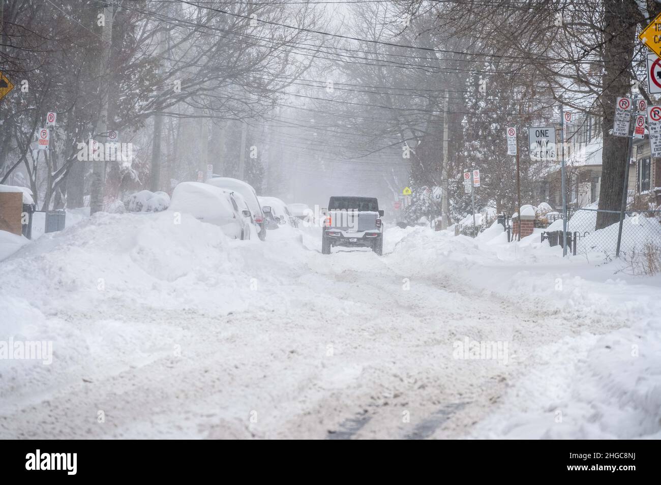 Snow storm in down town hi-res stock photography and images - Alamy