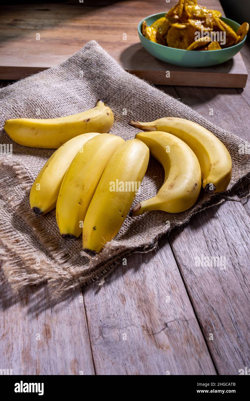 bananas, ripe naturally, on a burlap cloth for a natural effect Stock ...