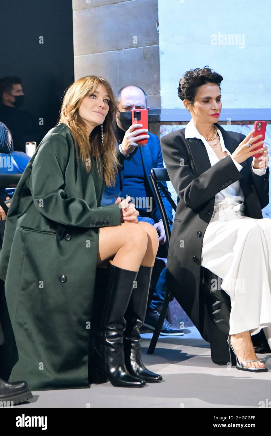 Carla Bruni Street Style