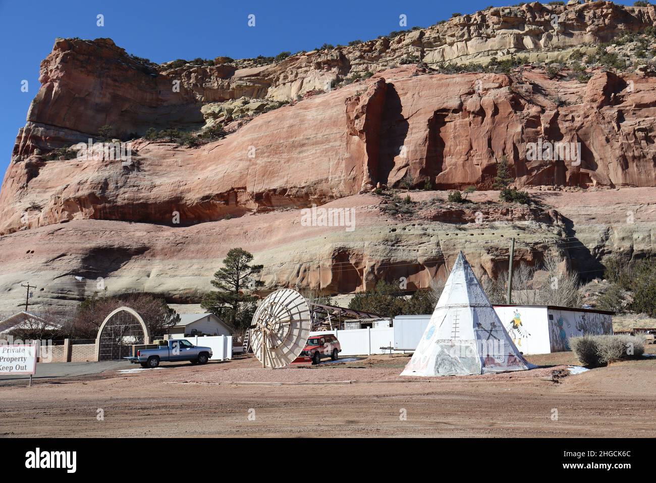 Navajo structures hi-res stock photography and images - Alamy