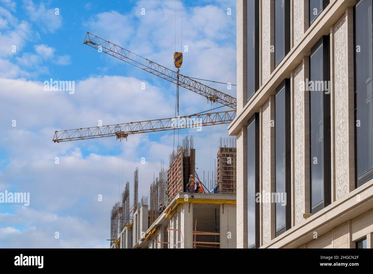 View of the construction of a modern building Stock Photo - Alamy
