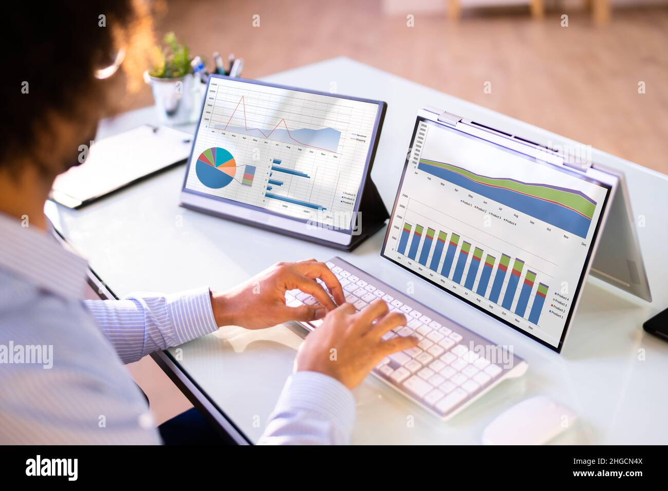 Analyst Women Looking At KPI Data On Computer Screen Stock Photo - Alamy