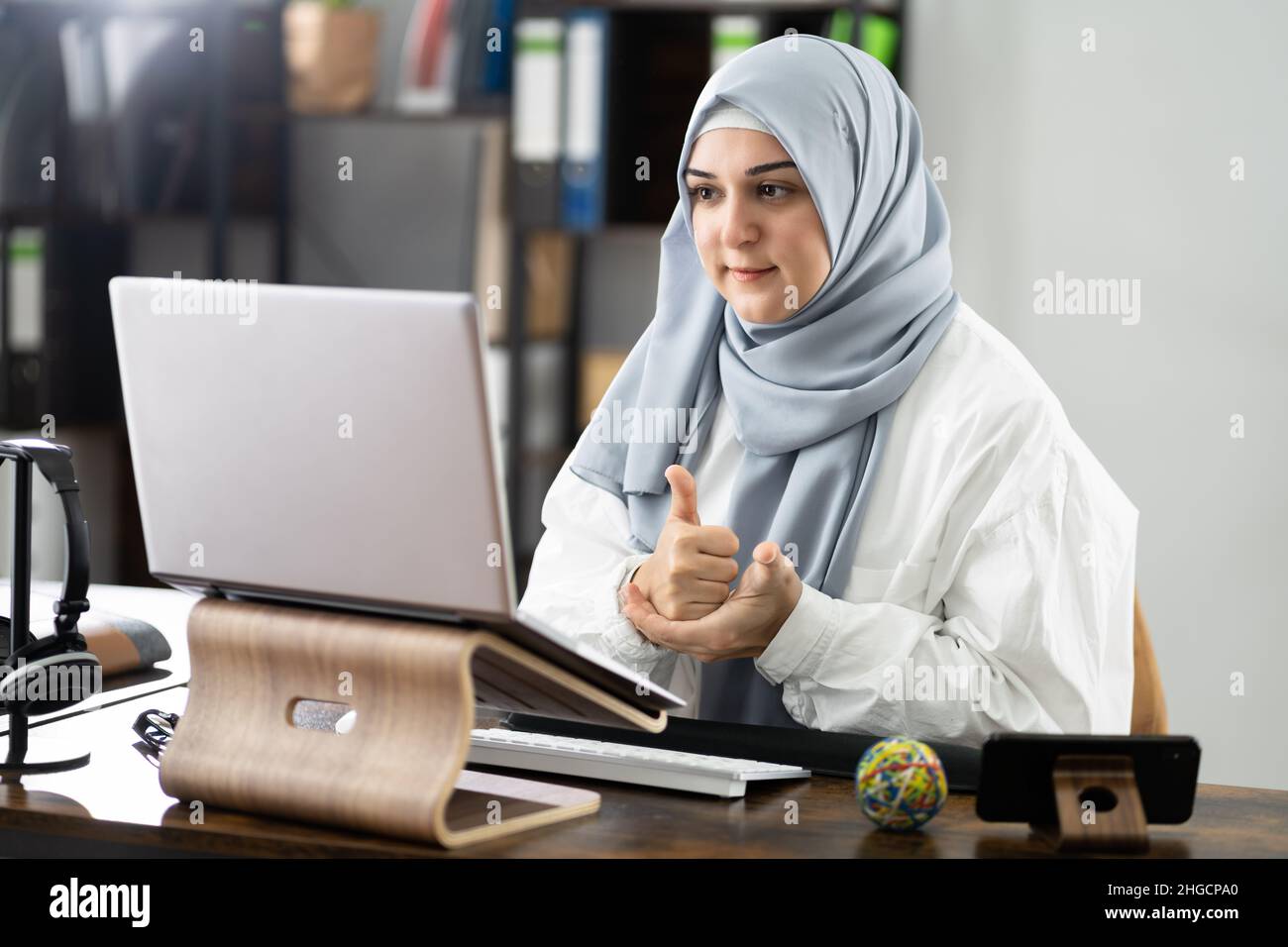 Sign Language Deaf Disabled People Video Conference Stock Photo - Alamy
