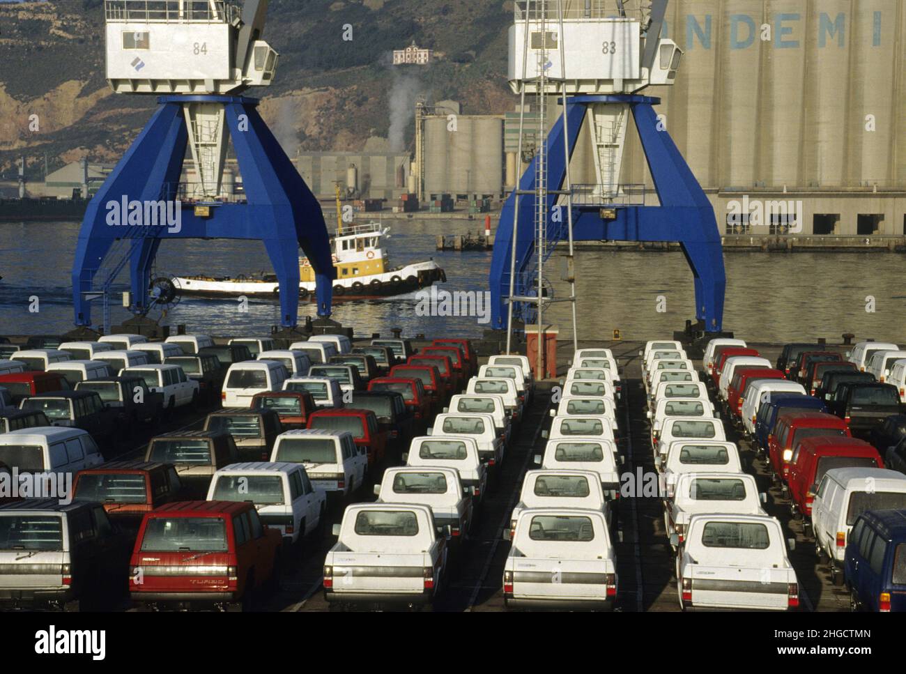 spain Barcelona harbour car exportation Stock Photo - Alamy