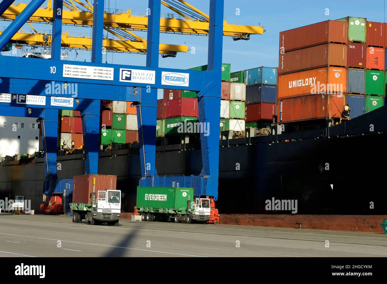 spain valencia 2eme european harbour loading cargo container Stock ...