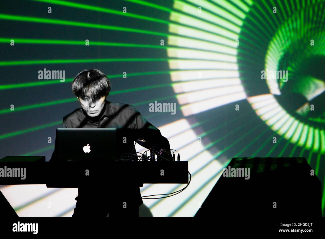 Y sunahara performing hi-res stock photography and images - Alamy