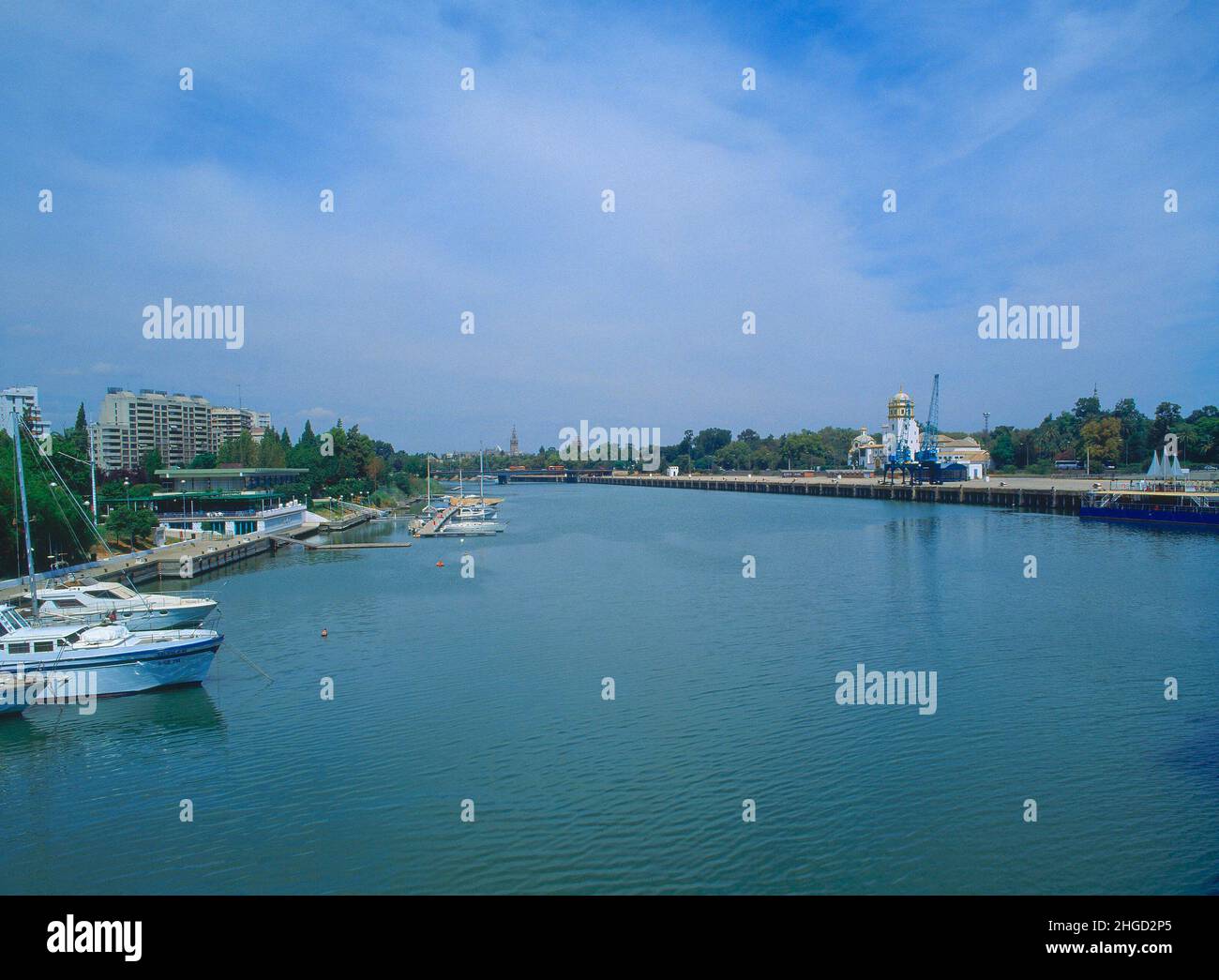 Embarcadero con barcos hi-res stock photography and images - Alamy