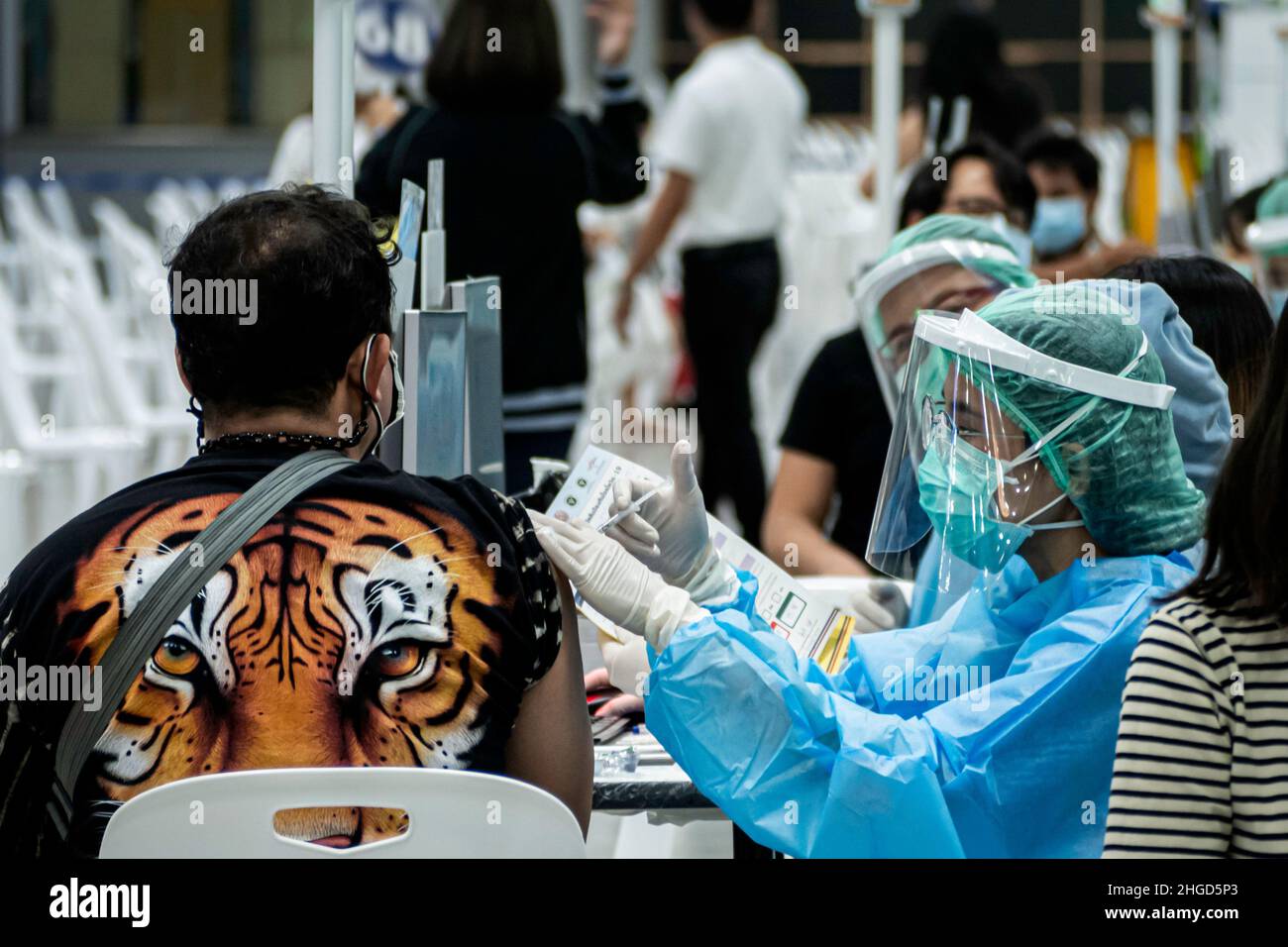 Bangkok, Thailand - Febuary 4, 2021 : asian doctor giving omicron covid ...