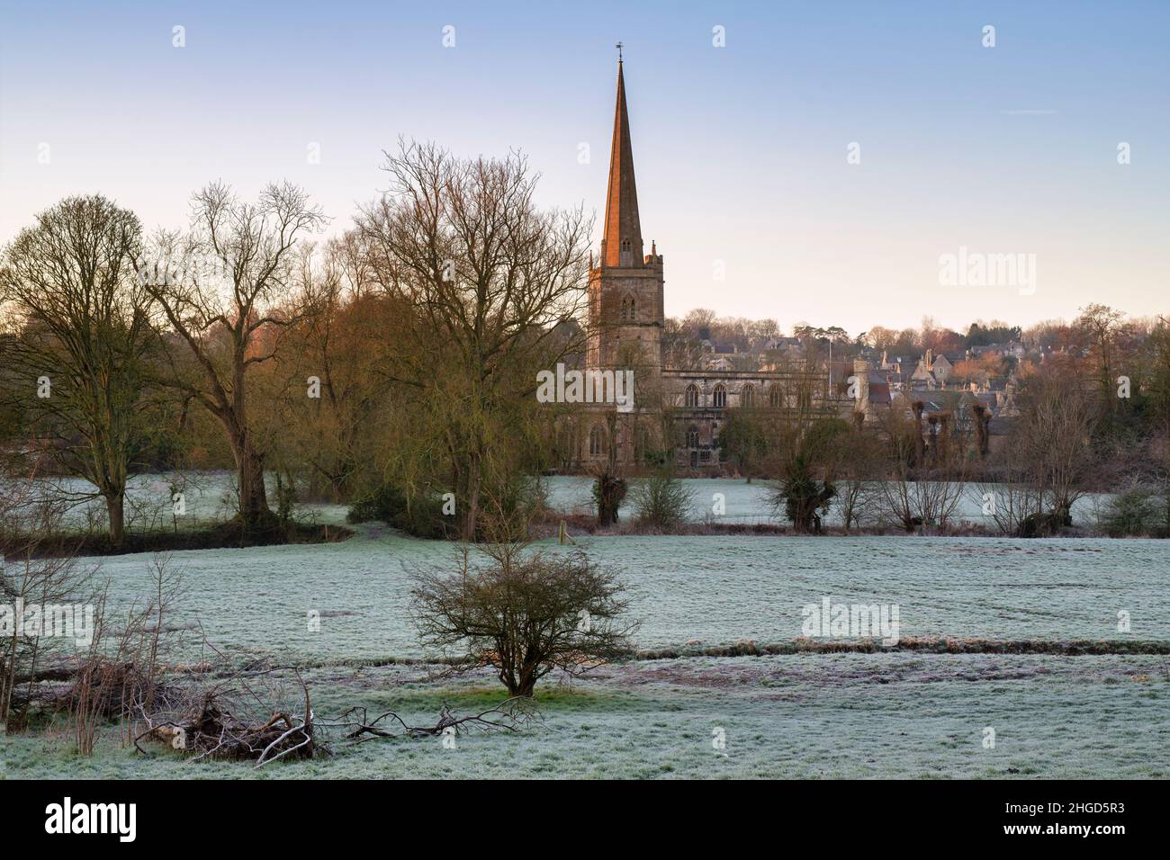 English town church winter hi-res stock photography and images - Alamy