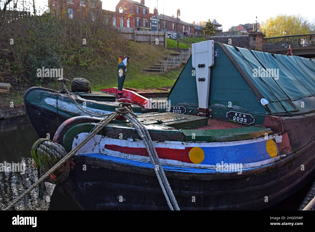 Historic working canal narrowboat hi-res stock photography and images - Alamy
