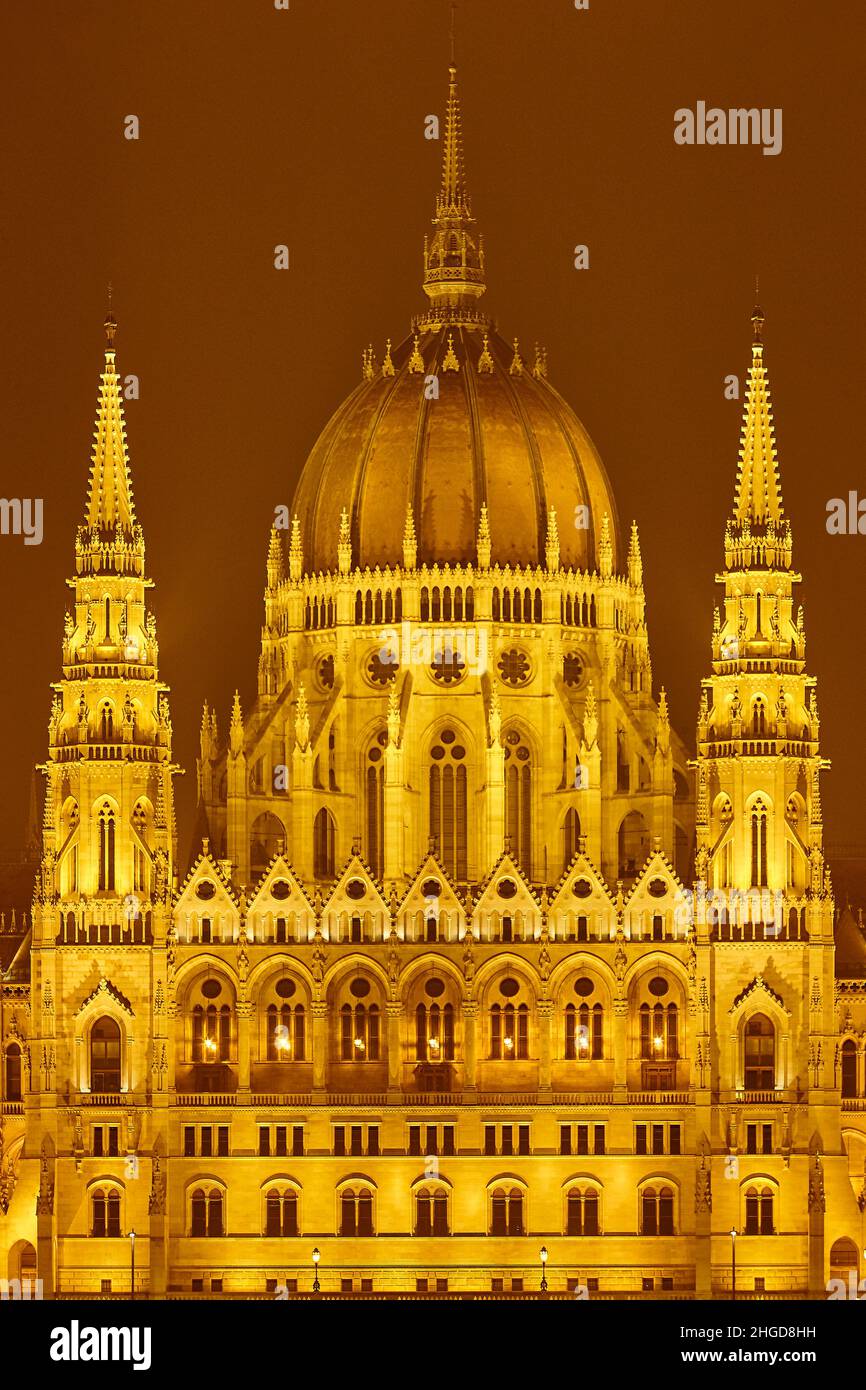 Hungarian parliament dome hi-res stock photography and images - Alamy
