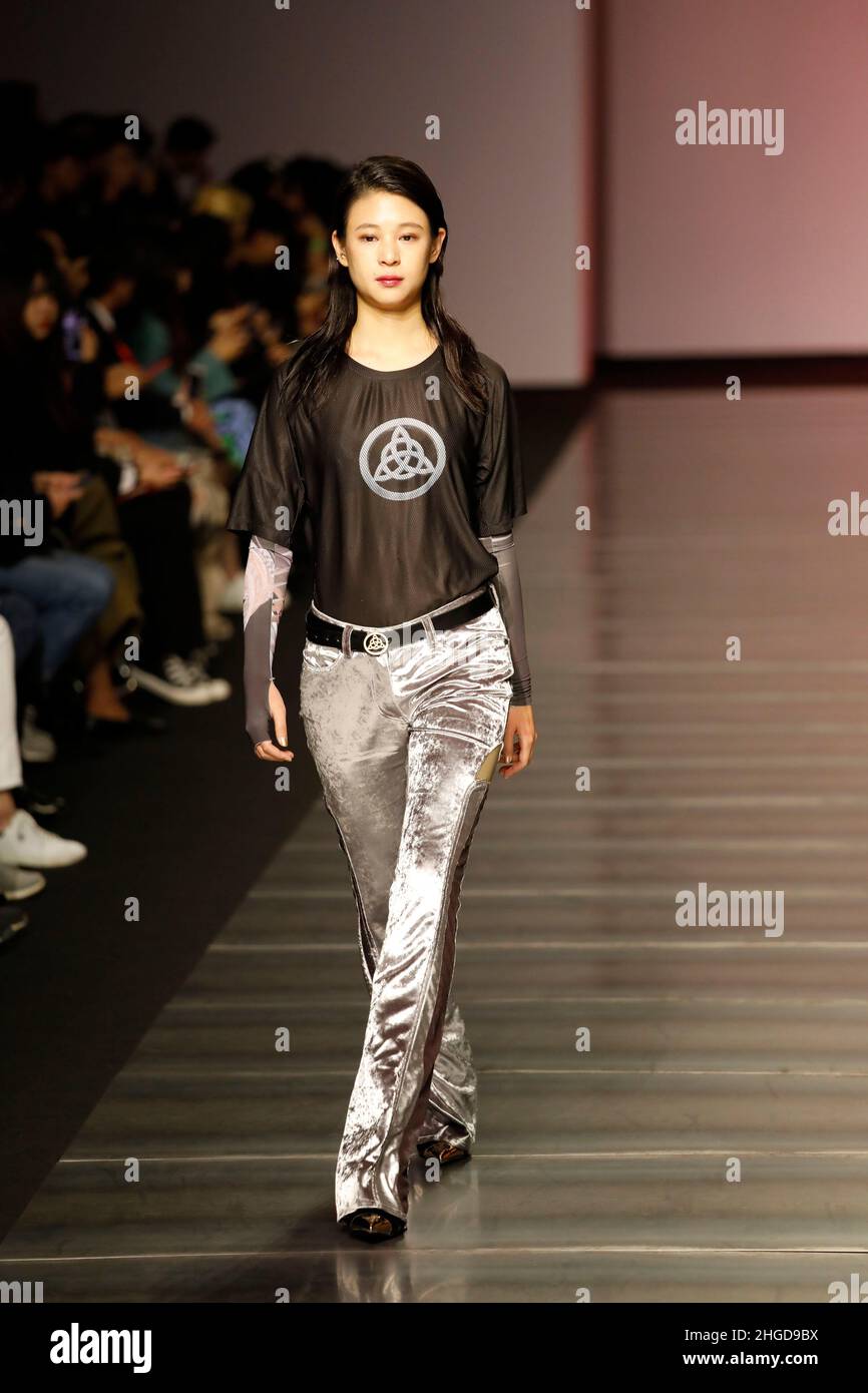 Oct 18, 2018-Seoul, South Korea-Models catwalk on the runway during an ...