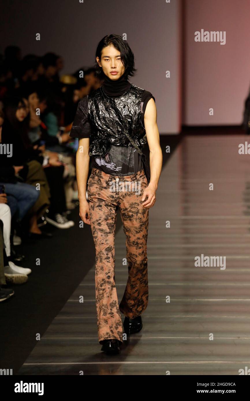 Oct 18, 2018-Seoul, South Korea-Models catwalk on the runway during an ...