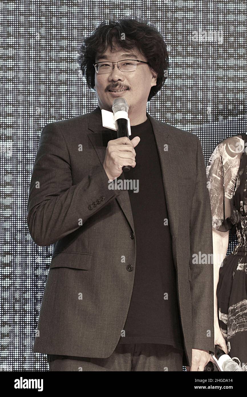 Bong jun ho hi-res stock photography and images - Alamy