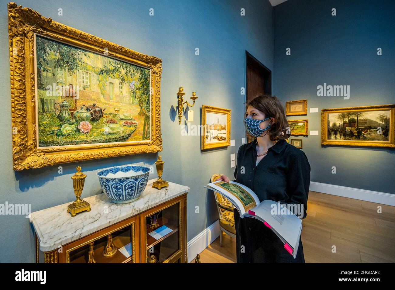 London, UK. 20th Jan, 2022. Henri Le Sidaner, La table de pierre ...