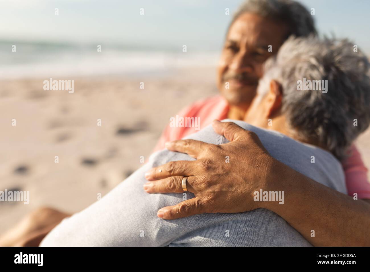 Man with arm around woman hi-res stock photography and images - Alamy