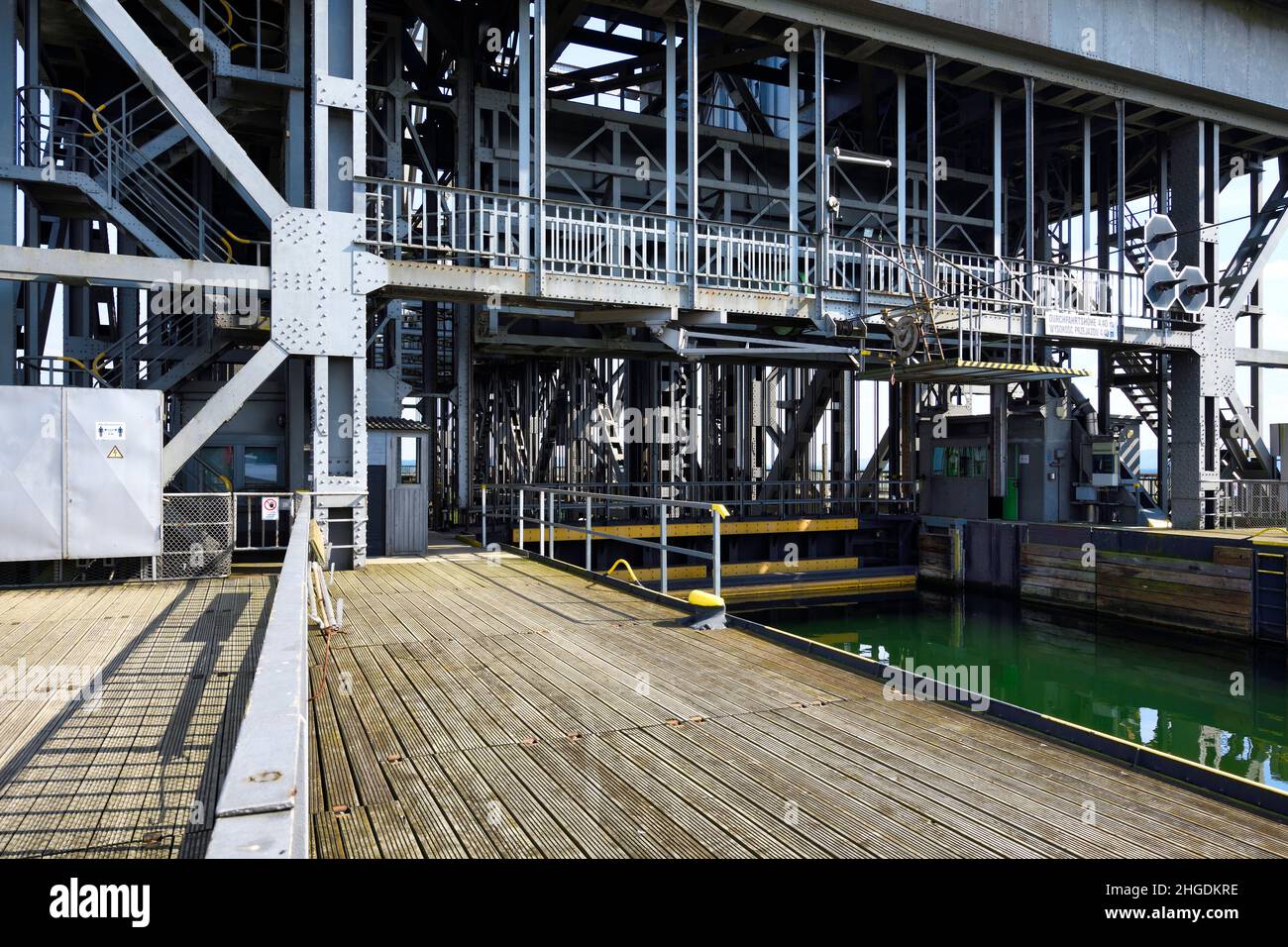 Ship lift canal hi-res stock photography and images - Alamy