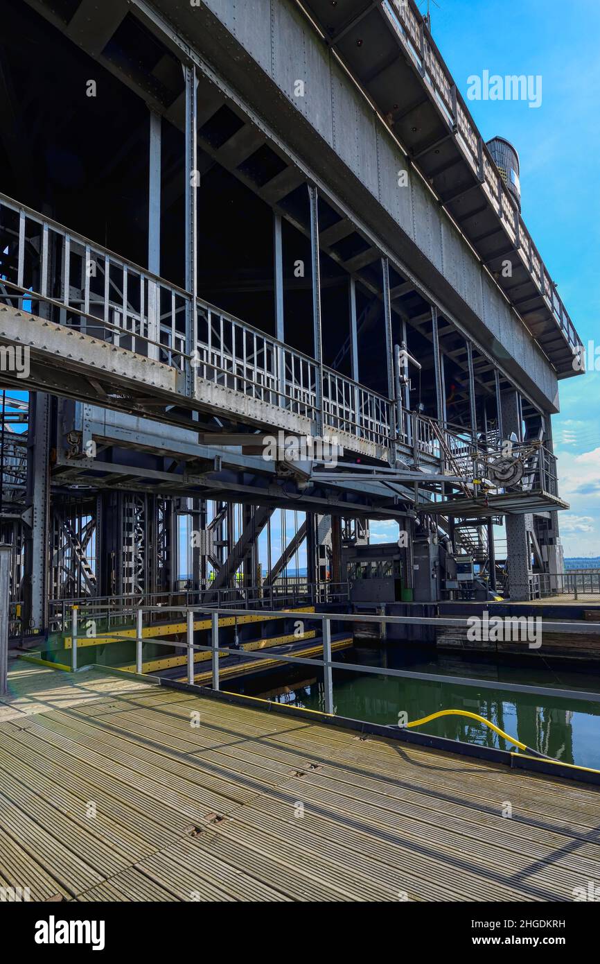 Ship lift canal hi-res stock photography and images - Alamy