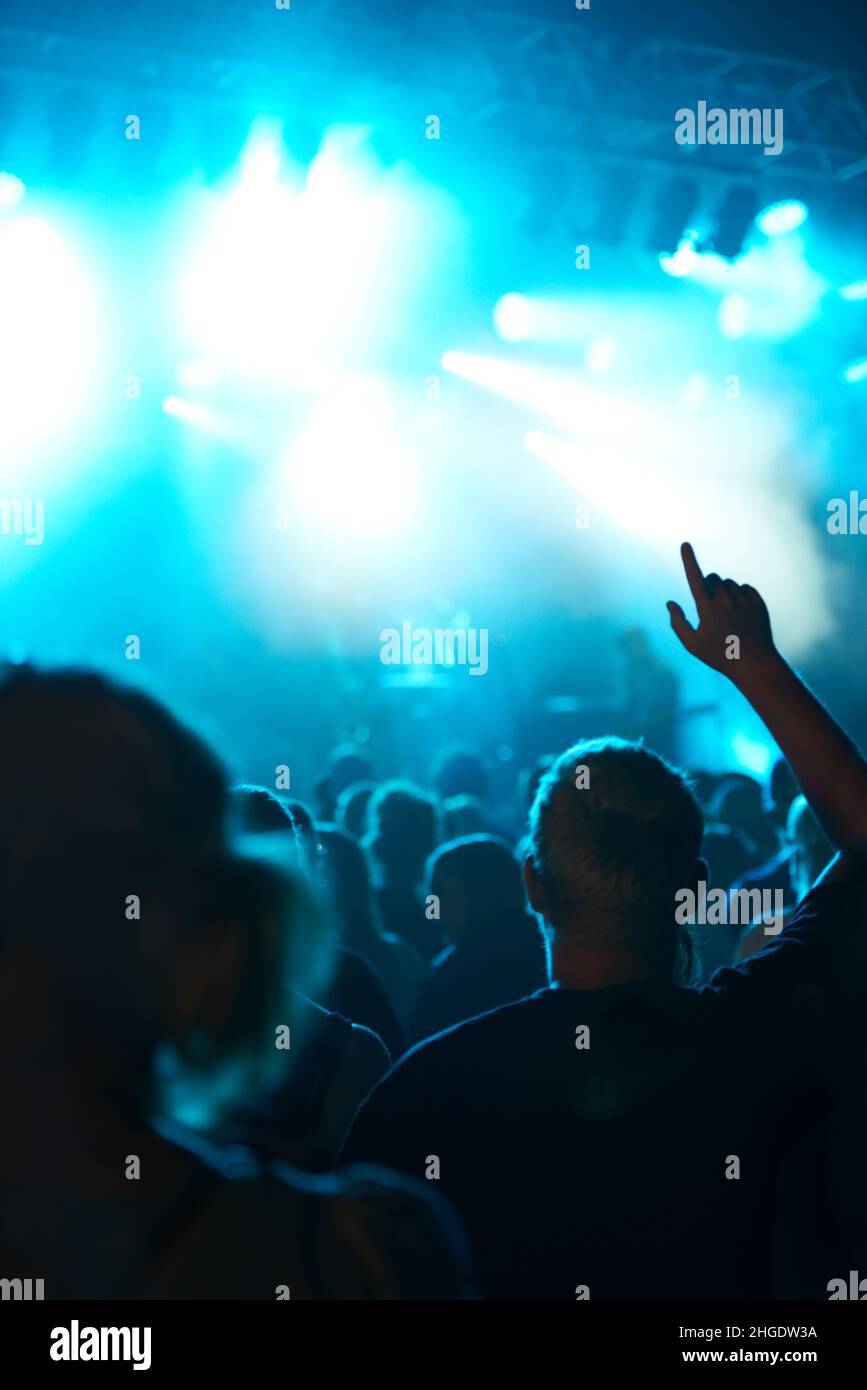 Silhouette crowd watching light show hi-res stock photography and ...