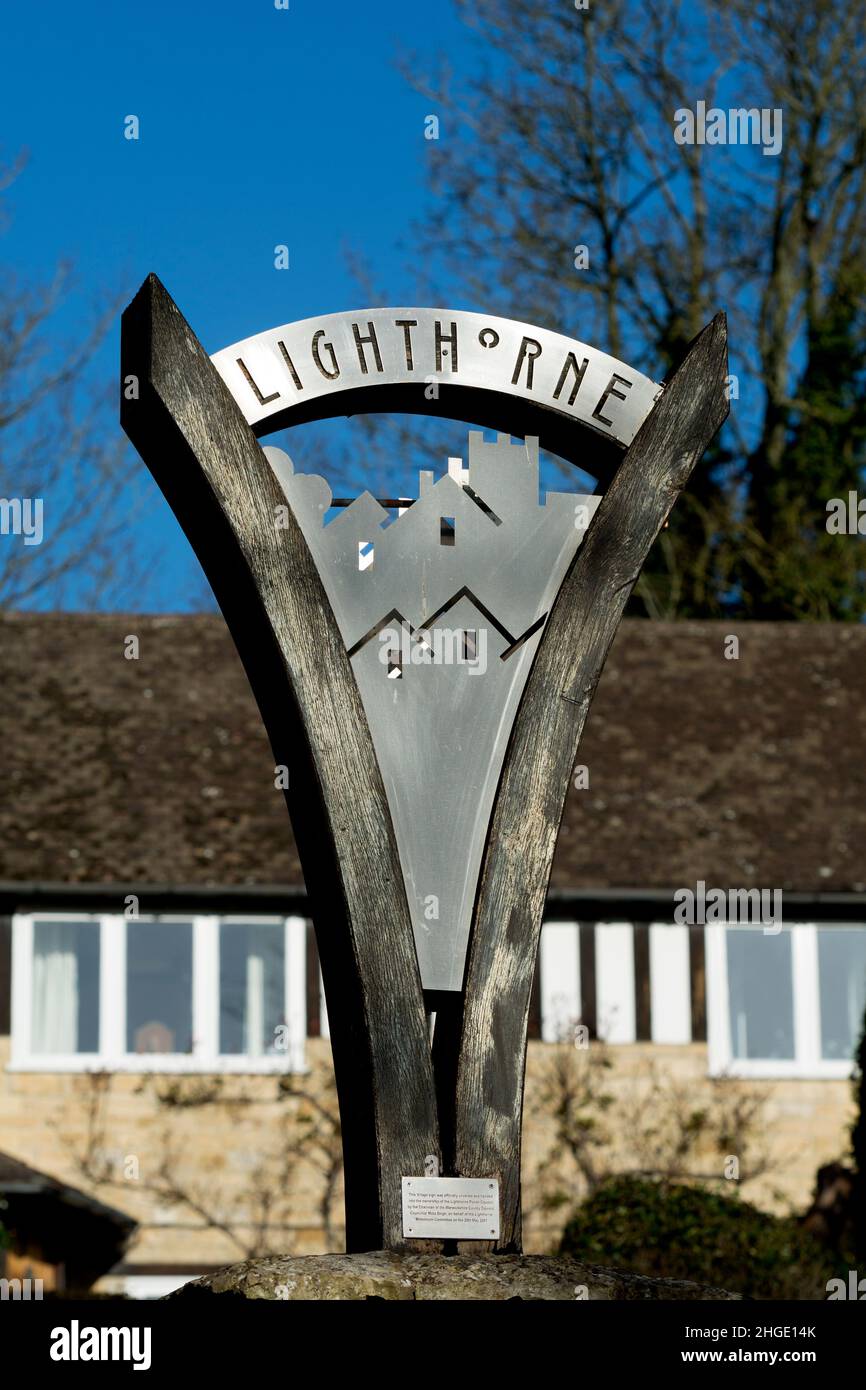 English village signs hi-res stock photography and images - Alamy