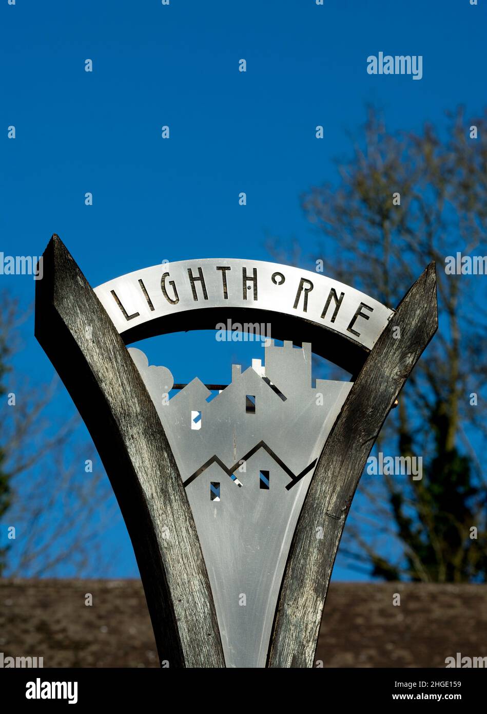 English village signs hi-res stock photography and images - Alamy