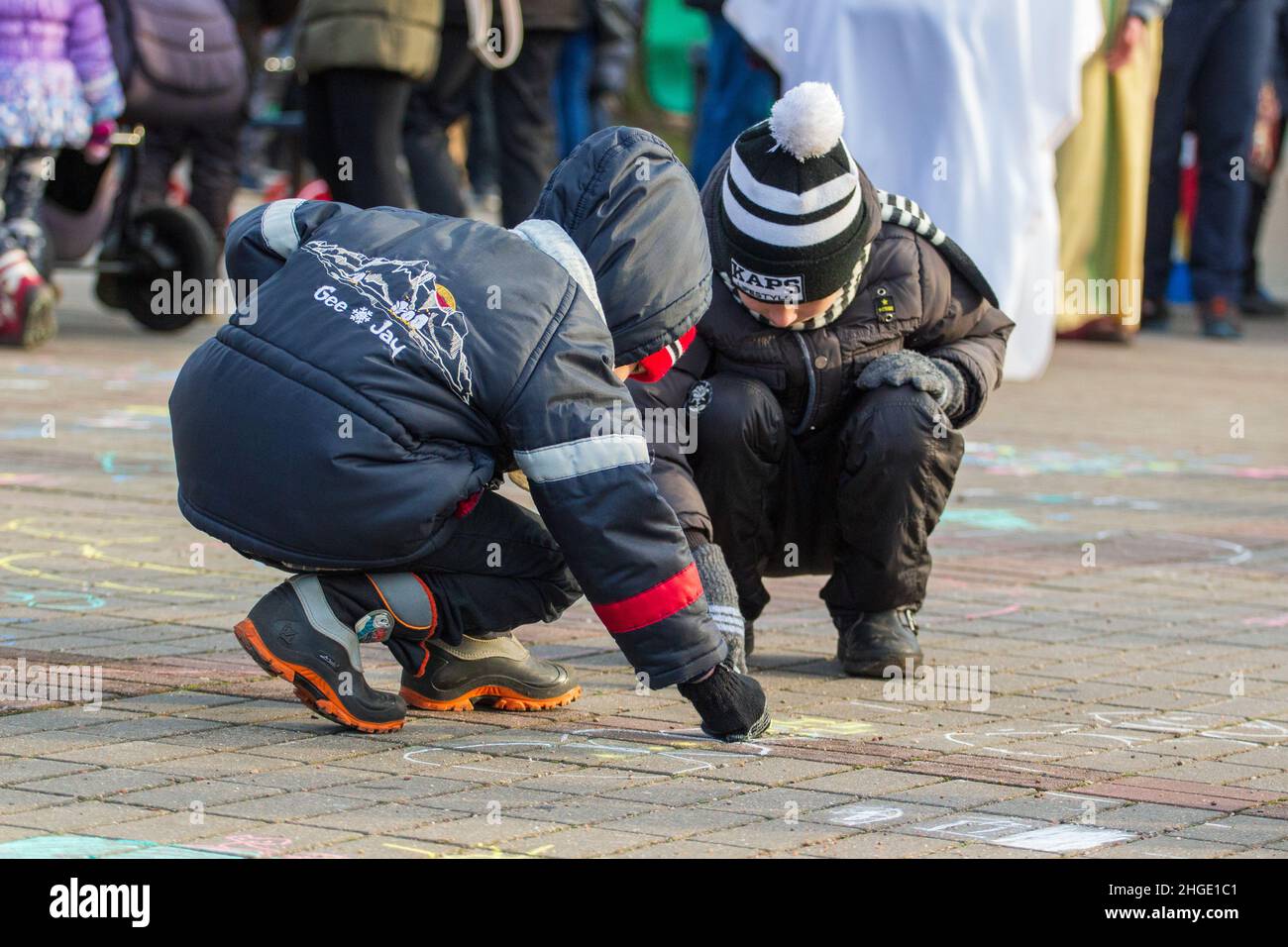 Cute kids drawing crayon hi-res stock photography and images - Alamy