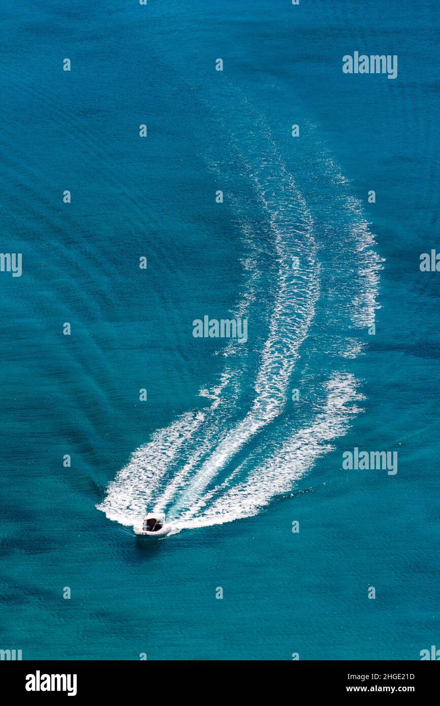 Motorboat track hi-res stock photography and images - Alamy