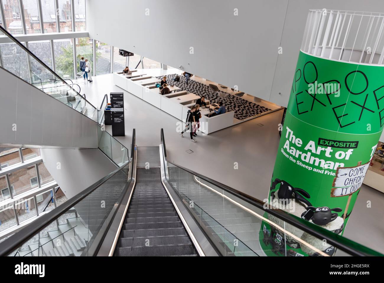 Dutch children in library hi-res stock photography and images - Alamy