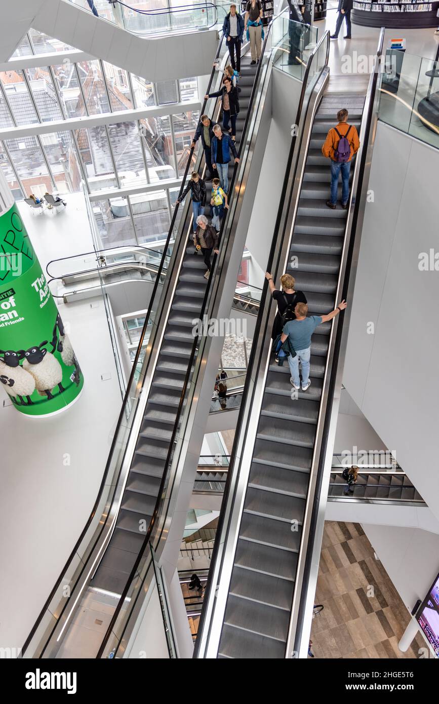 Dutch children in library hi-res stock photography and images - Alamy