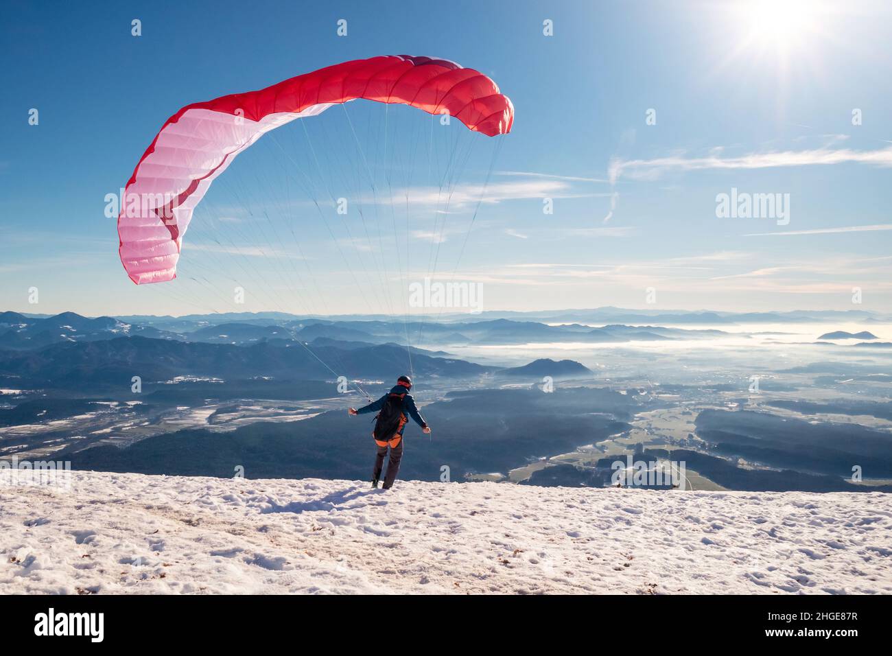 Red parachute in alps hi-res stock photography and images - Alamy