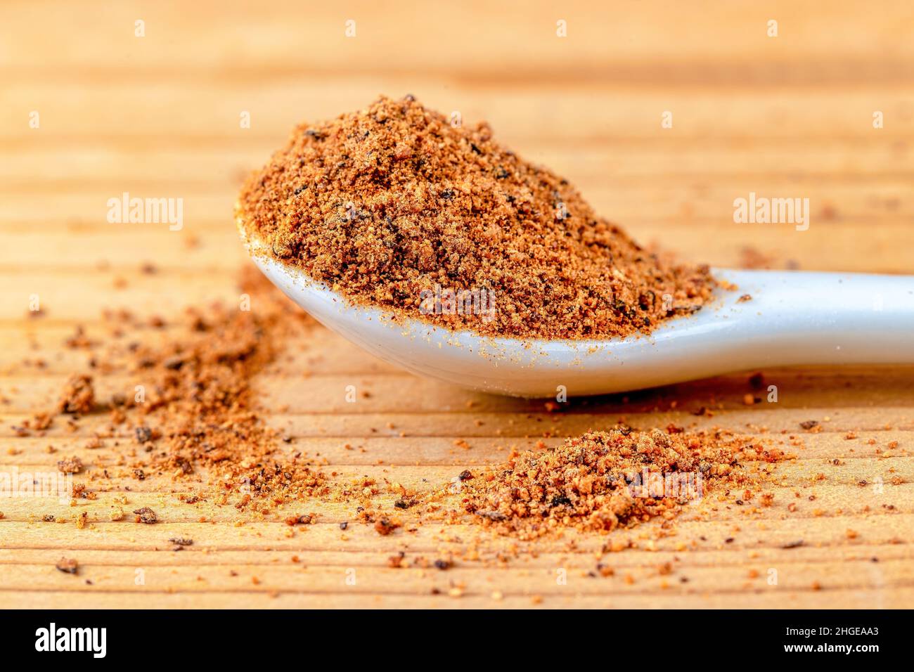 Macro of ground nutmeg powder in a small spoon Stock Photo - Alamy