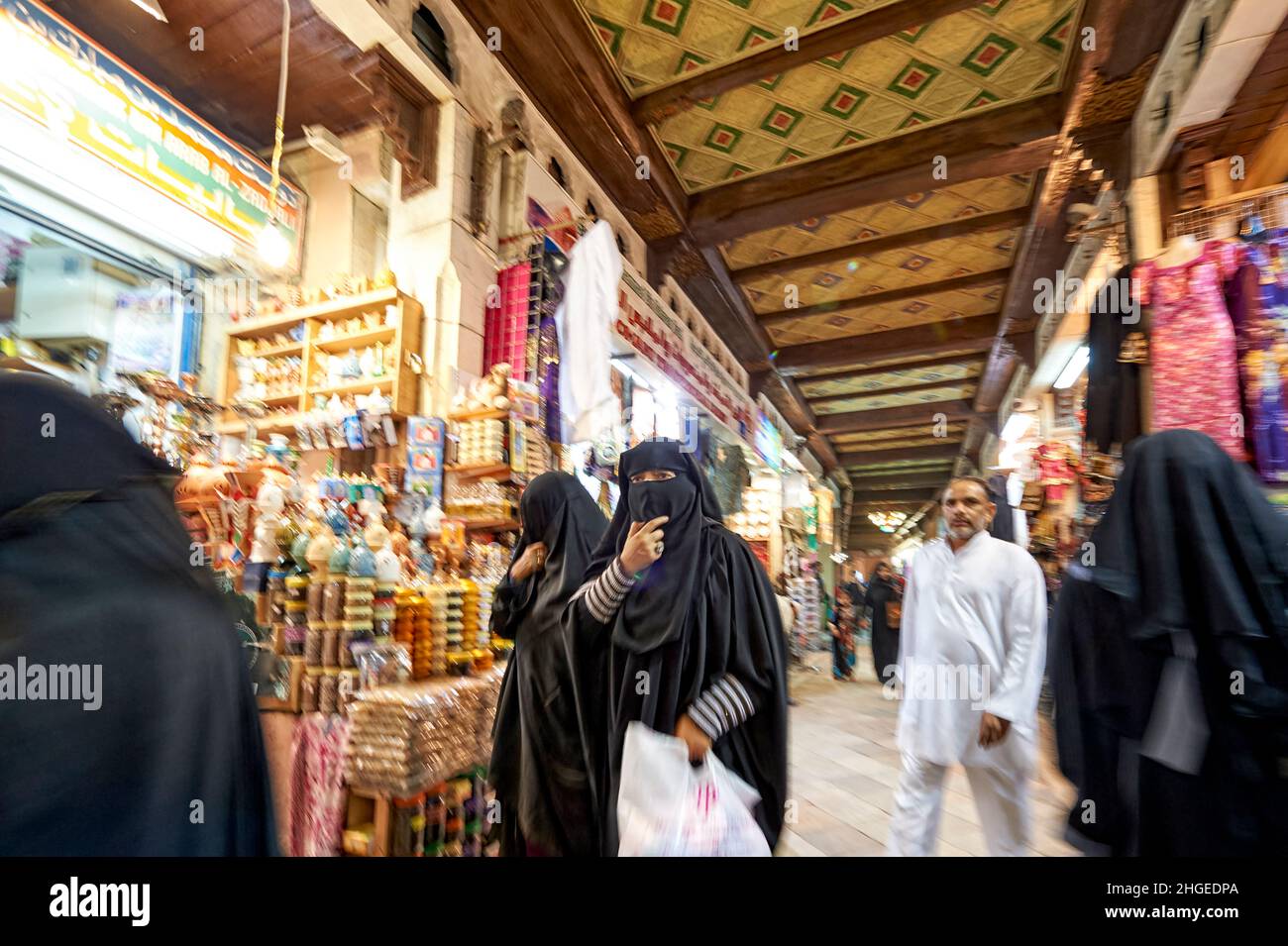 Oman. Muscat. Veiled women at Mutrah Souq Stock Photo - Alamy