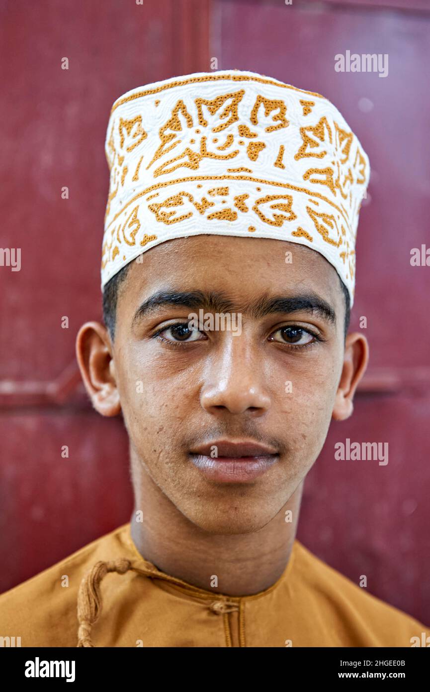 An omani turban hi-res stock photography and images - Alamy