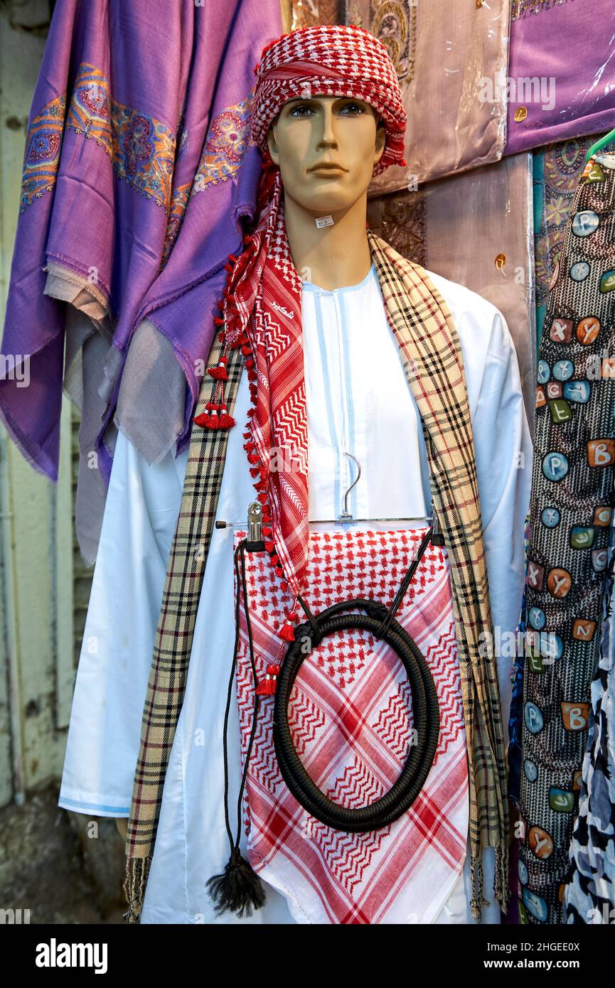 Traditional clothes oman hi-res stock photography and images - Alamy