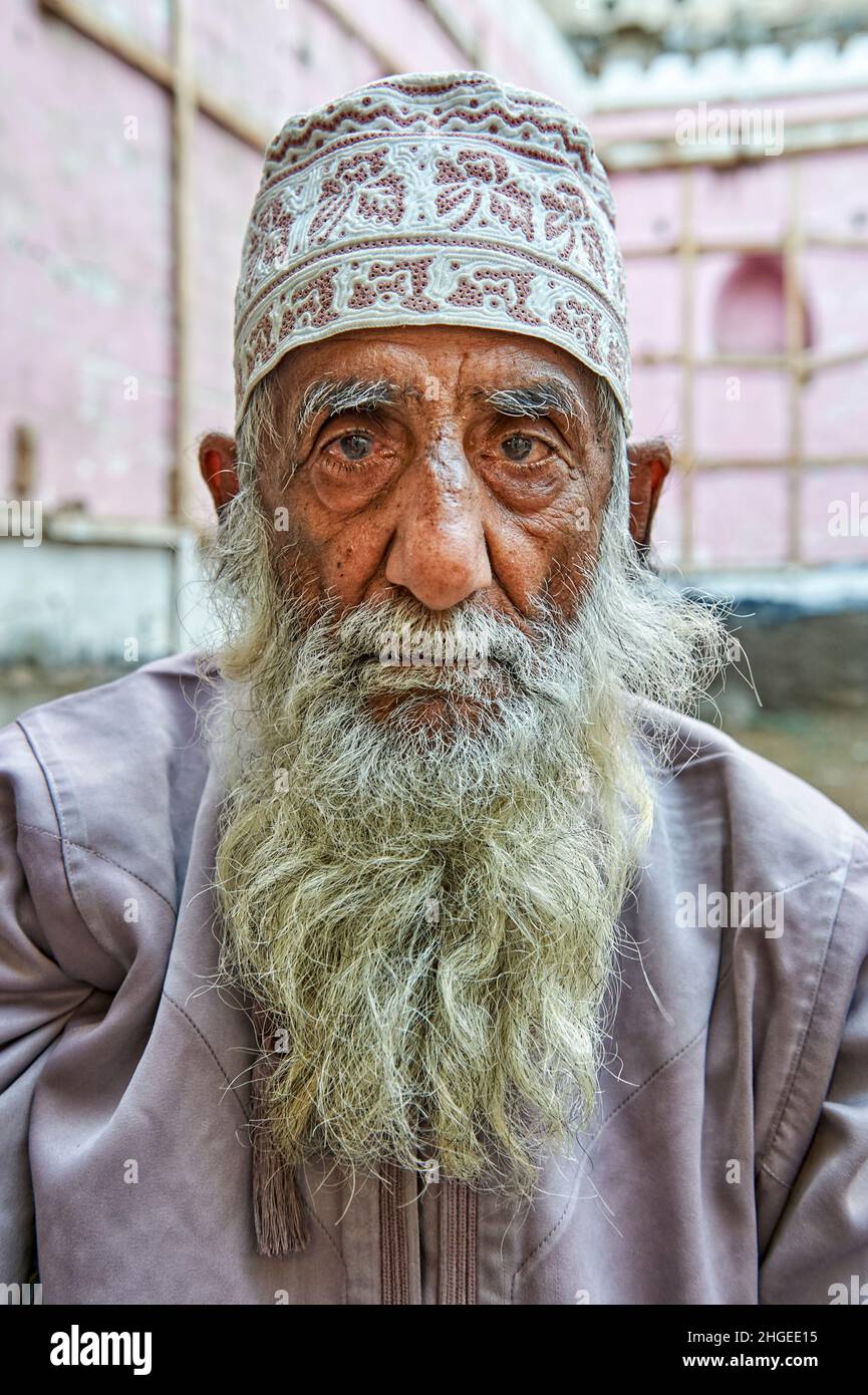 Omani turban material hi-res stock photography and images - Alamy