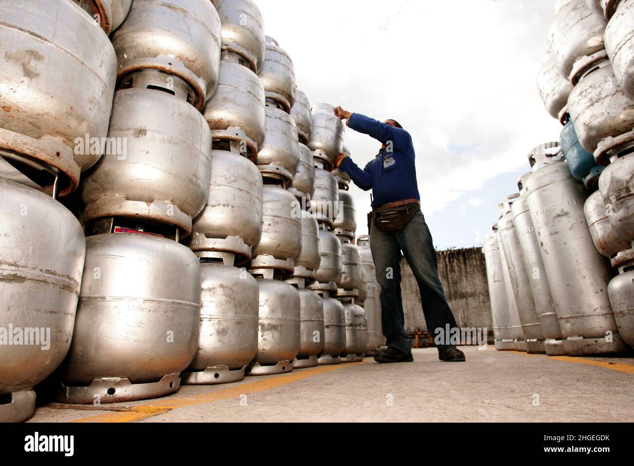 Lpg cooking gas tank cylinders hi-res stock photography and images - Alamy