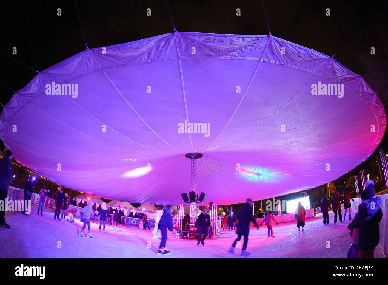 Magdeburg, Germany. 20th Jan, 2022. Skaters skate on the largest mobile ...