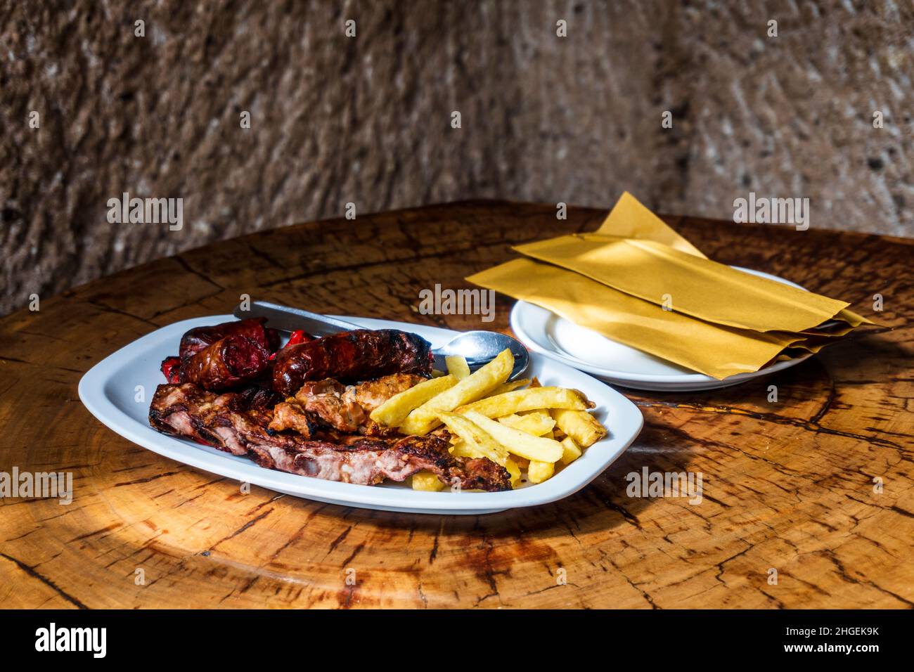 Cave restaurant hi-res stock photography and images - Alamy