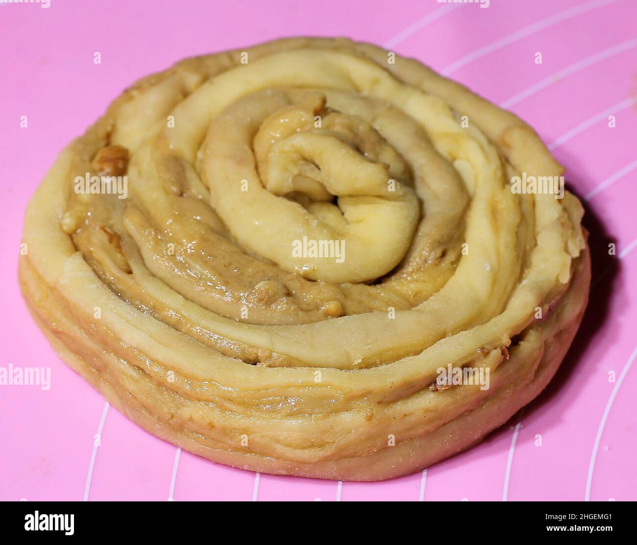 Tahinli çörek - sweet buns with tahini (sesame paste). National Turkish ...