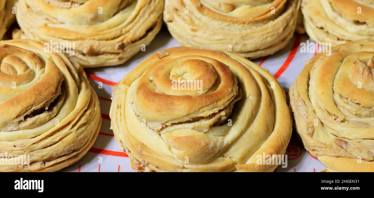 Tahinli çörek - sweet buns with tahini (sesame paste). National Turkish ...