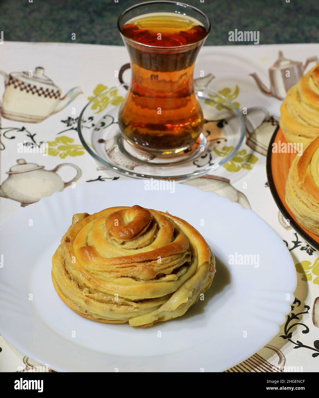 Tahinli çörek - sweet buns with tahini (sesame paste). National Turkish ...
