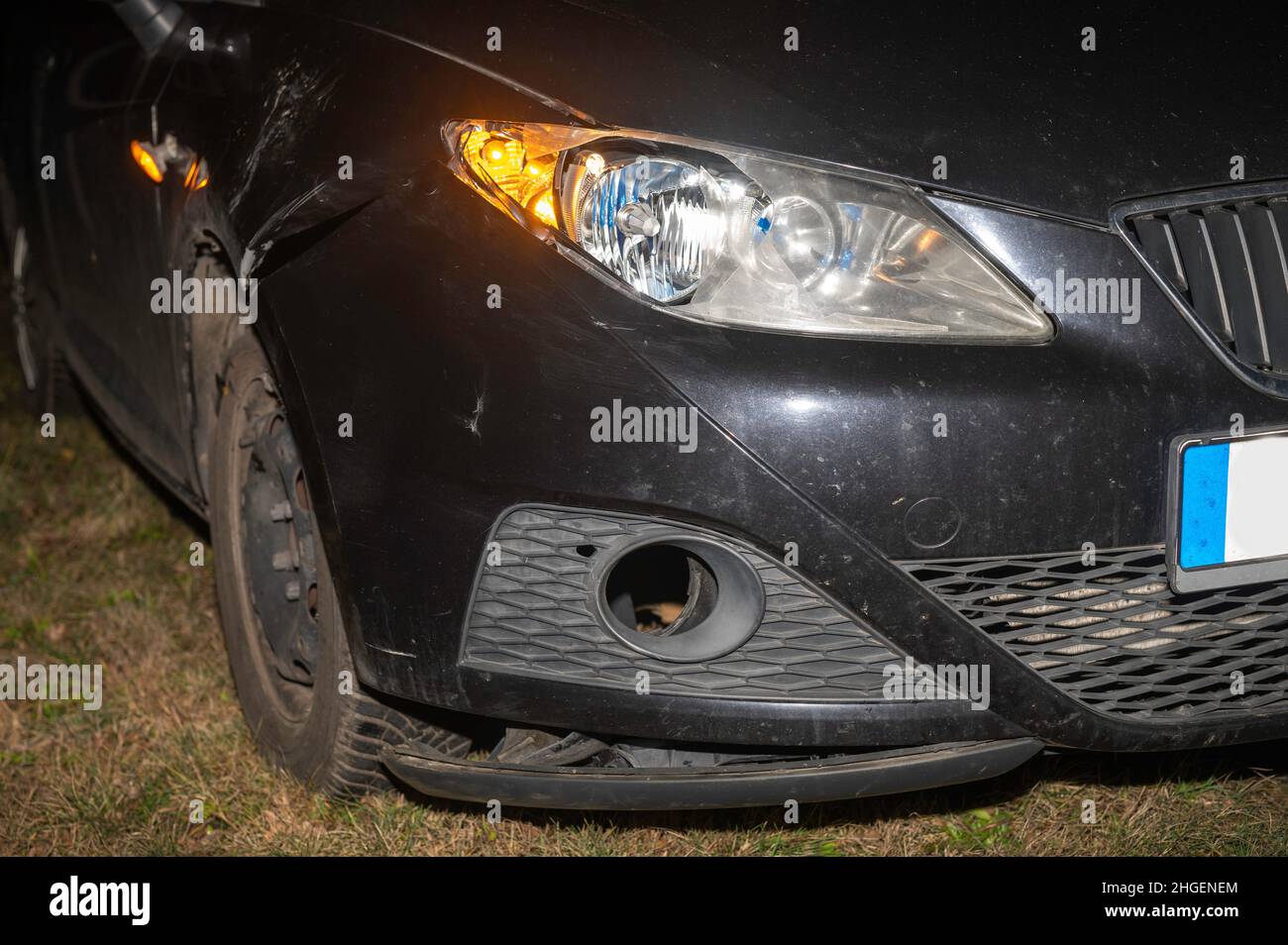 Car bumper damage hi-res stock photography and images - Alamy