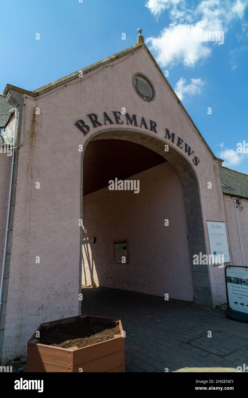 Braemar mews entrance hi-res stock photography and images - Alamy