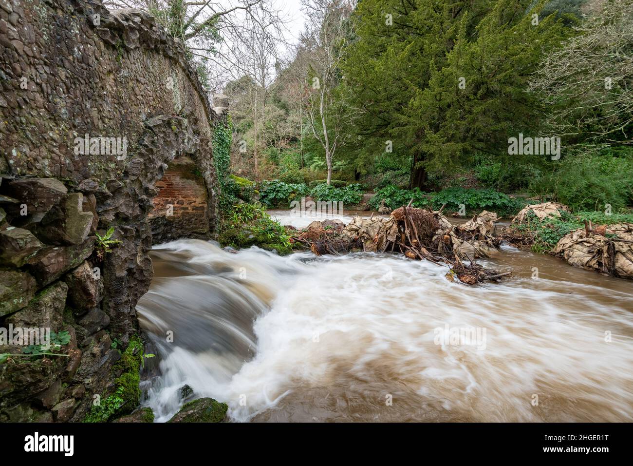 Long exposure of the river Avill flowing under Lovers bridge in the ...