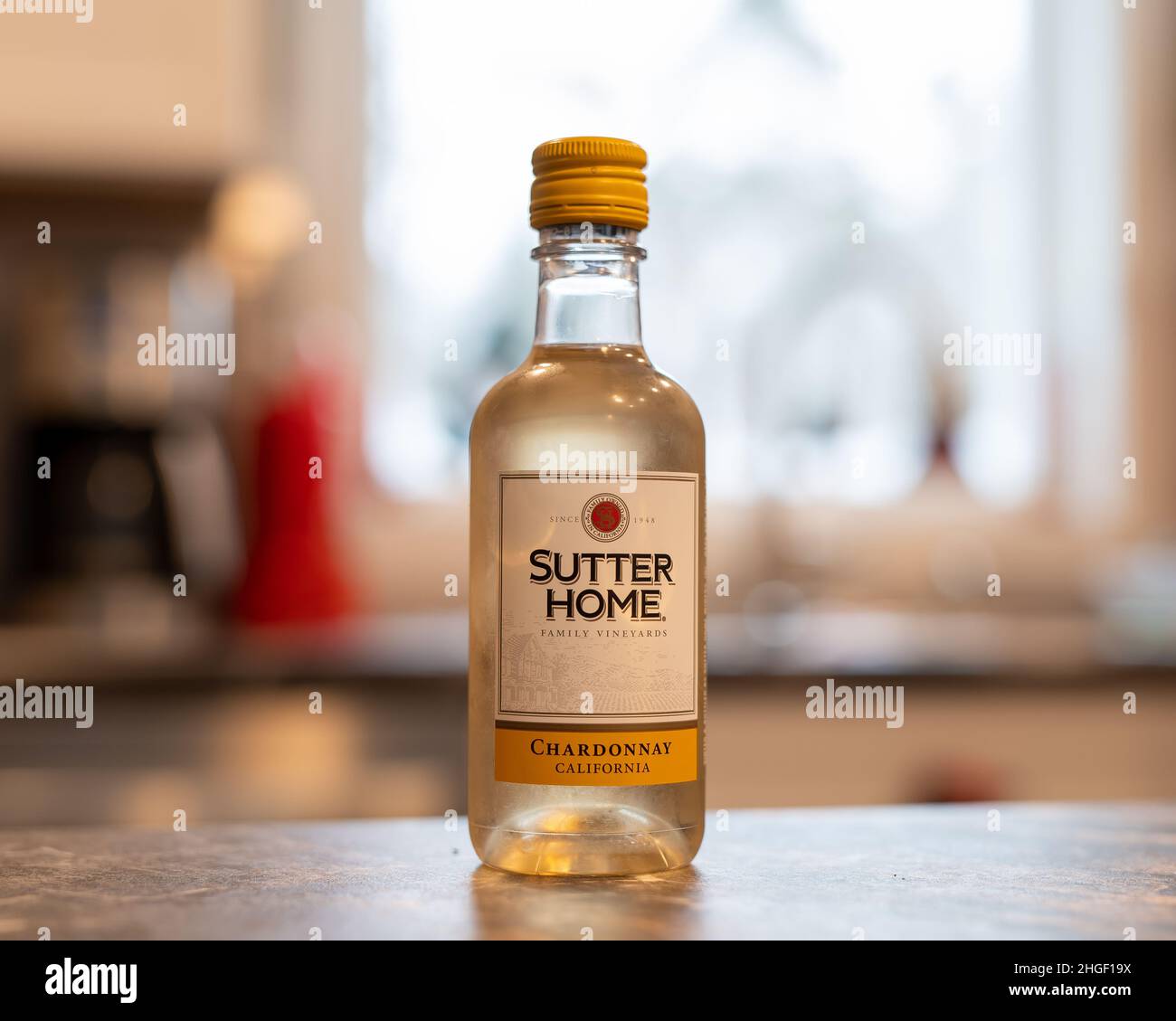 Mini bottle hi-res stock photography and images - Alamy